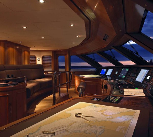 Bridge Image Gallery - Bridge Deck View - Bridge – Luxury Yacht Browser ...